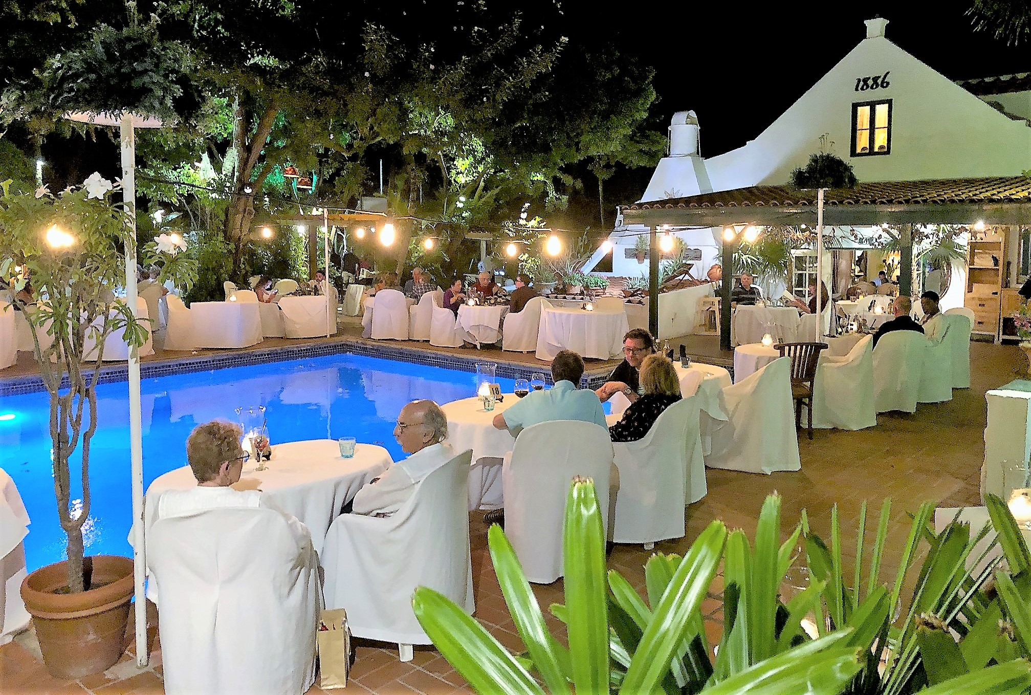 Dining Out (Aruba) | Winter 2019 - Carrying-On